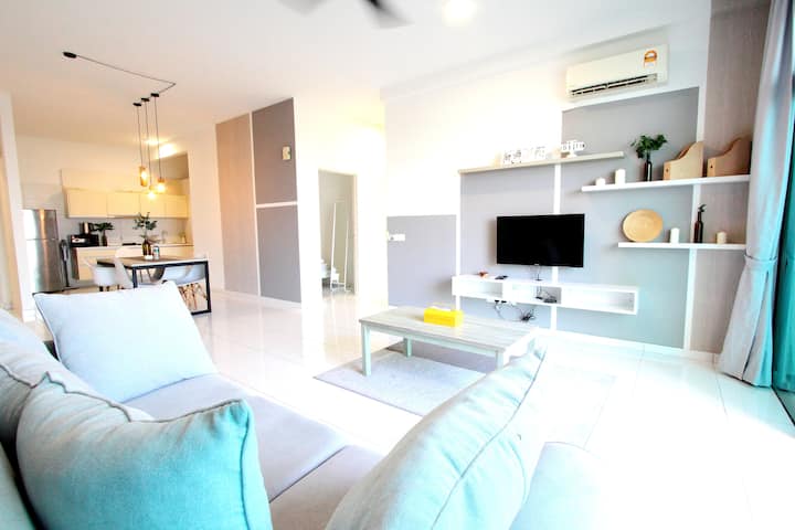 3br Sky Loft Bukit Indah 5分钟步行aeon商场10分钟车程乐高乐园 - Riau Islands