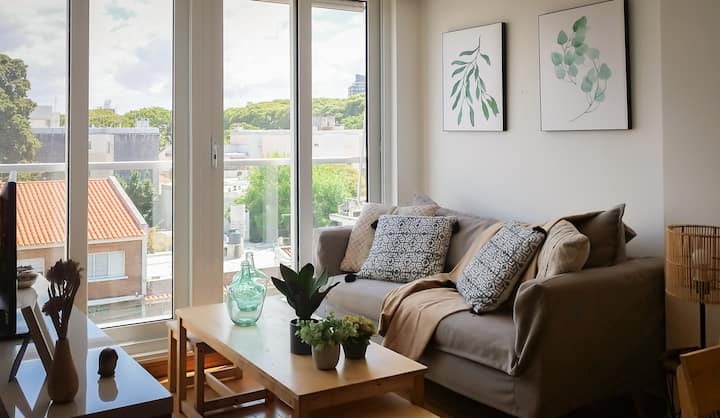 Top-floor Apartment Near The Beach + Parking - Montevideo