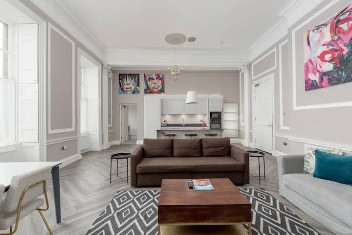 York Place City Centre 2 Bedroom Deluxe Apartment - Edinburgh