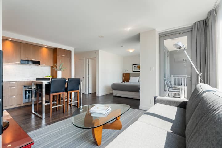 Centrally Located Studio Apartment In Downtown - Vancouver
