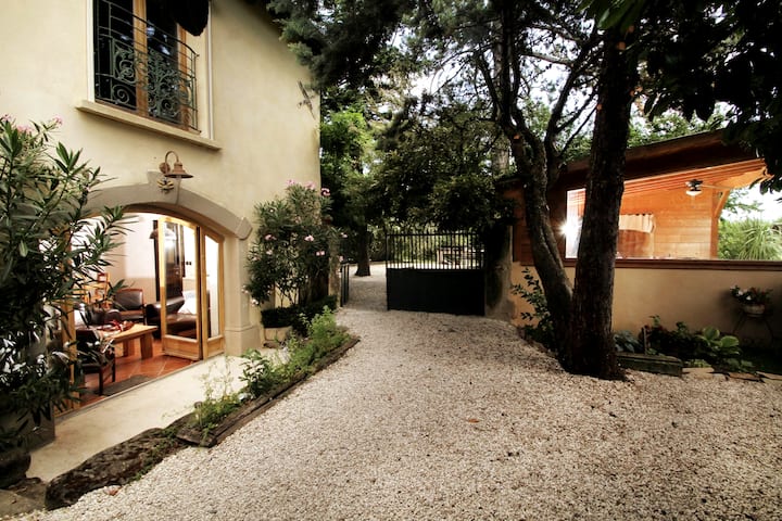 Une Grande Maison Avec Piscine En Vignobles Drôme - Tain-l'Hermitage