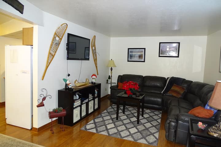 Mink Creek 3 Bedroom Air Bnb -   With Air Purifer - Anchorage, AK
