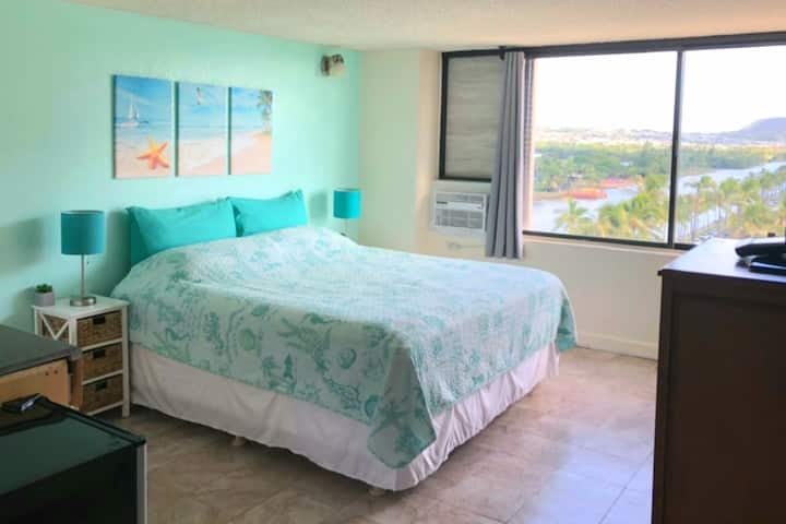 Waikiki Condotel King Bed Studio- Resort Pool-view - Kailua, HI