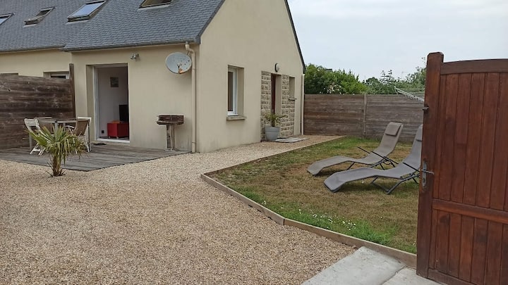 Petite Maison , Jardin , 800m Plage - Louannec