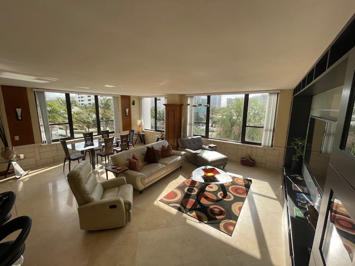 Luxury Apartment By The Beach - Hollywood, FL