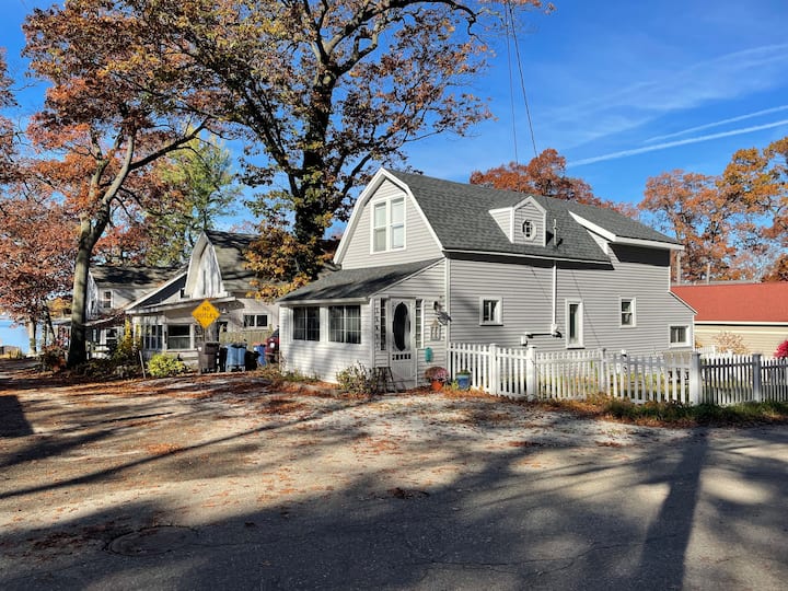 Relax At Cherry Street Cottage Near The Beach - Grand Haven, MI
