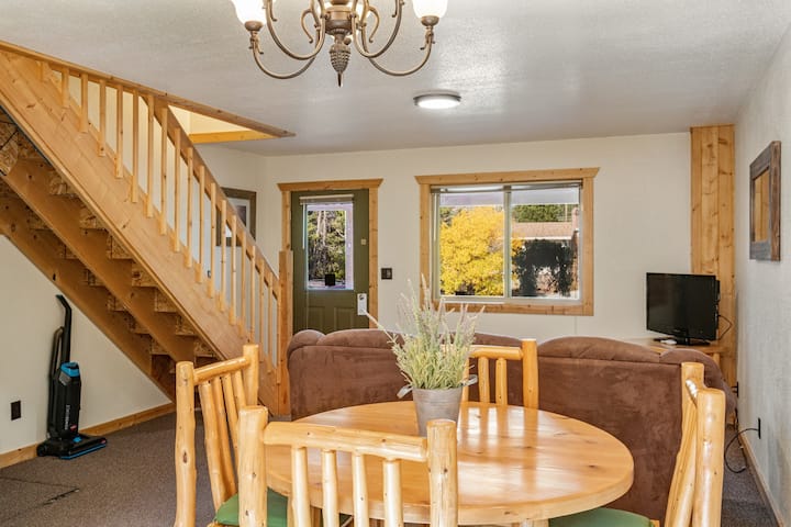 The Aspen - Standard Two Bedroom Condo 116 - West Yellowstone, MT