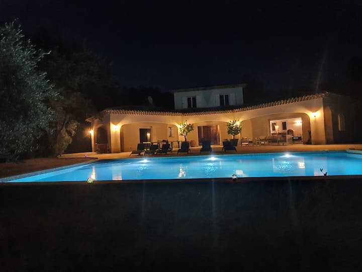 Villa Avec Piscine Chauffée - 8 Personnes - Cuers