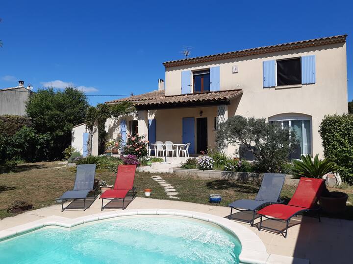 Charmante Villa Provençale Au Calme  Avec Piscine - Arles, France