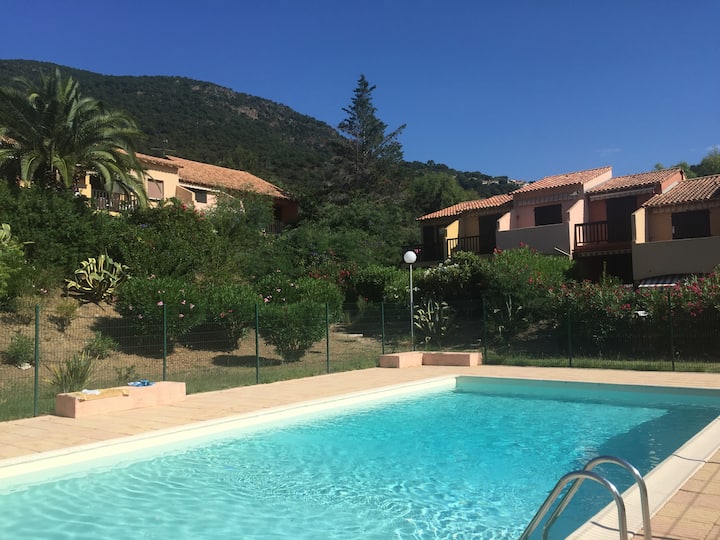 F2, En Rez-de-jardin, Terrasse, Piscine. - Cavalaire-sur-Mer