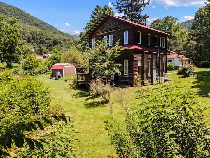 The Retreat - A Peaceful 4br Country Escape - Weaverville, NC