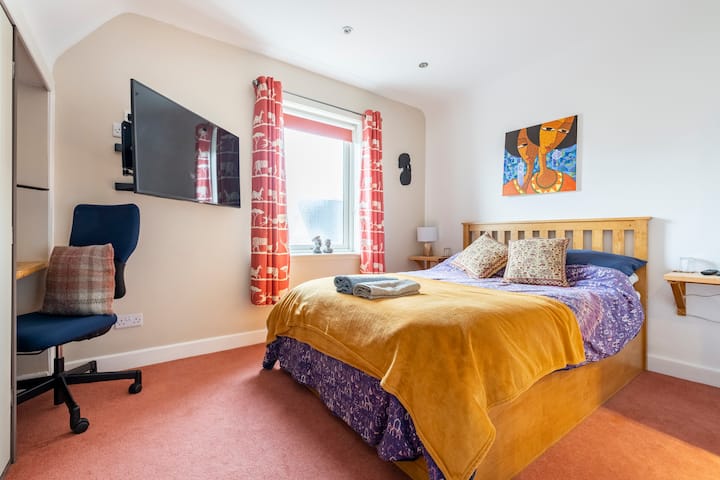 Beautiful Ensuite Bedroom For Rest And Relaxation. - Beauly