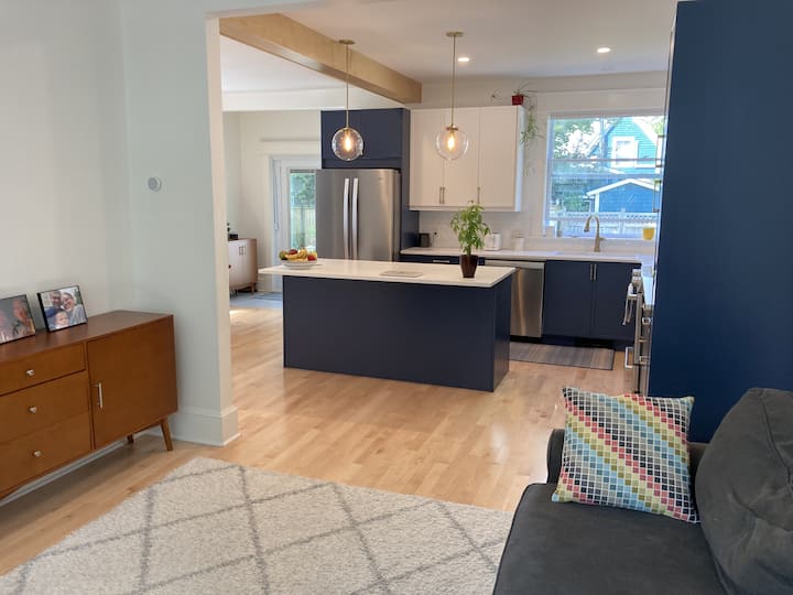 4 Bed 3 Bath Renovated House - Halifax