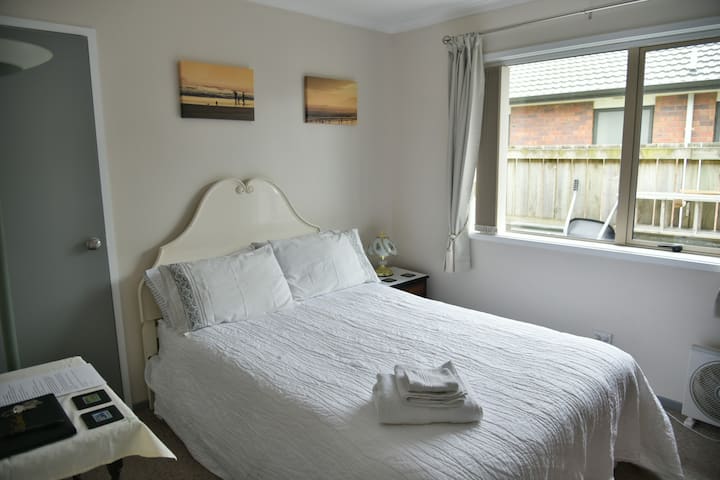 Relaxing Modern Rooms - Invercargill