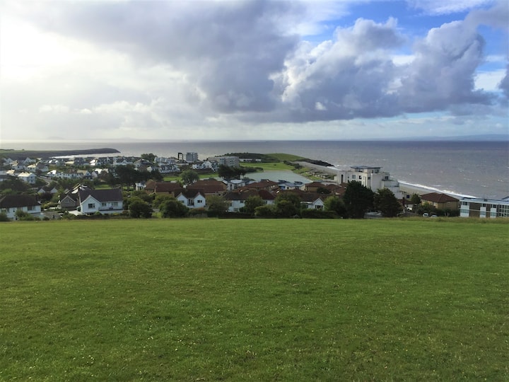 Top 10 Airbnb Vacation Rentals In Barry Island, UK | Trip101