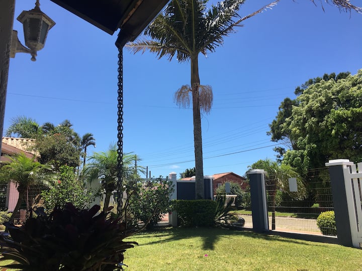 Casa Em Atlântida Com 06 Quartos, Para 12 Pessoas - Capão da Canoa