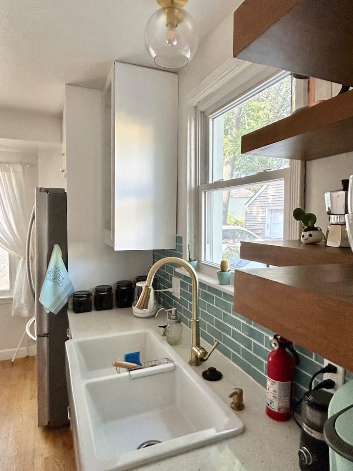 Charming ★ Spotless ★ Home ★ Steps From Big House - Ann Arbor, MI