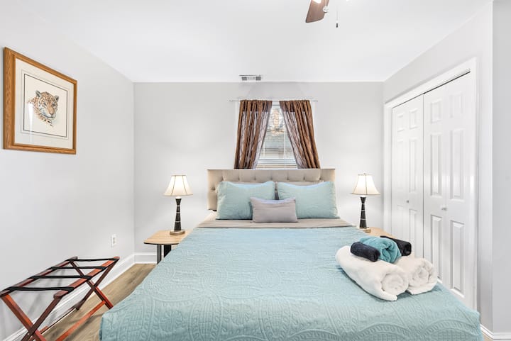 Great Spot! Walkable, Safe, Laundry In-unit - Buckhead