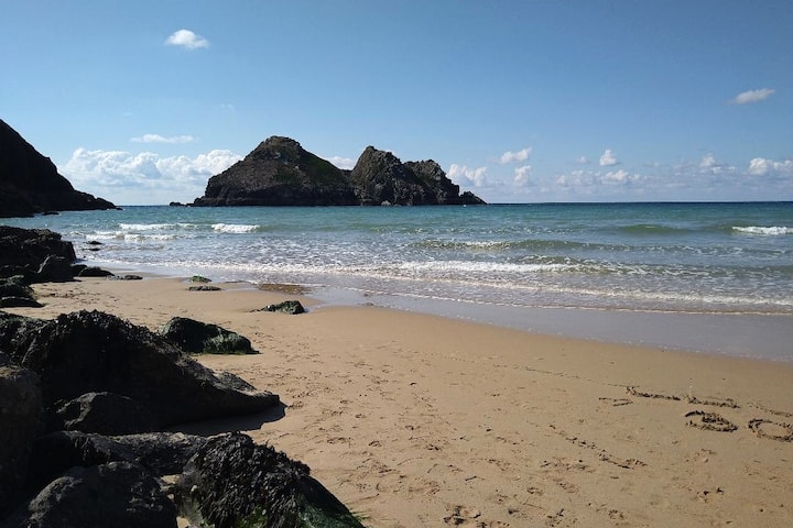 "Jolies" - Holywell