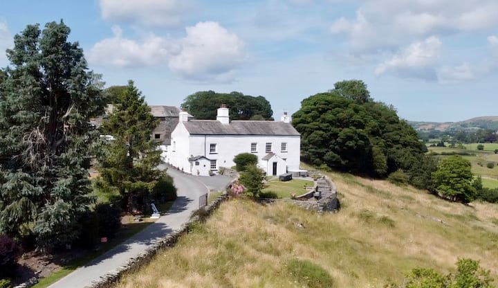 Luxury 7 Bedroom Home Stunning Views & Hot Tub - Cartmel