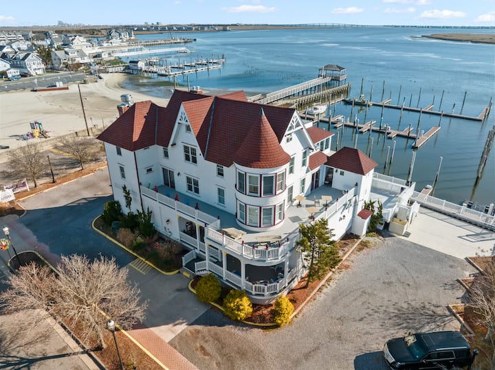 Tavern On The Bay Hotel - Lucky Luciano Suite - Ocean City, NJ