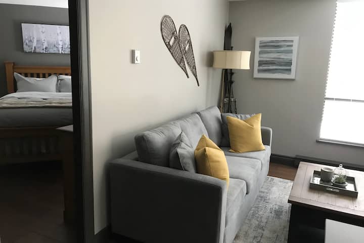 Location! Walkable With Outdoor Pool & Hot Tub. - Whistler