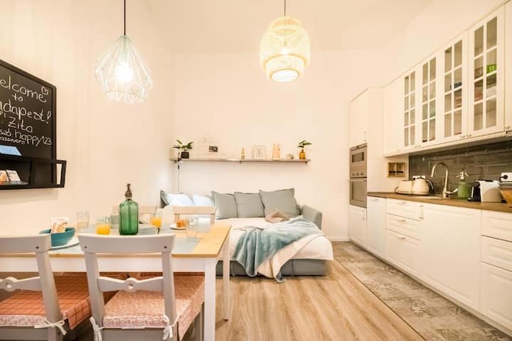 St. Stephen Boulevard Apartment Next To Danube - Budapest