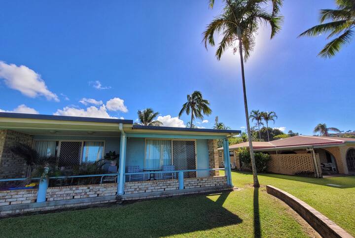 Absolute Beachfront Blacks Beach - Mackay