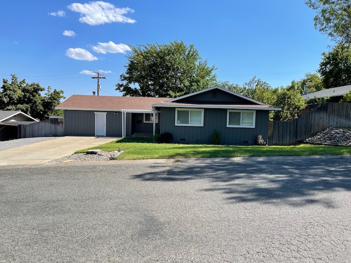 Comfortable & Quiet Neighborhood - Yreka, CA