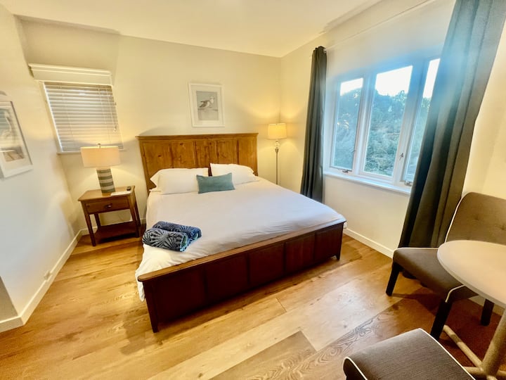 Cozy Getaway In Hilltop Villa - Birch Aquarium at Scripps Institution of Oceanography