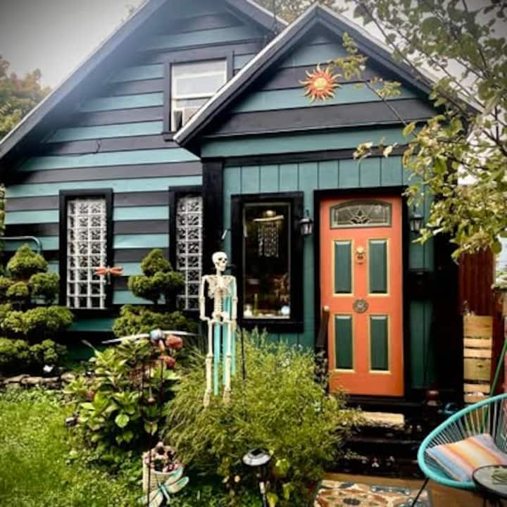 Artful Cottage Near 5 Points On Westside - Buffalo, NY