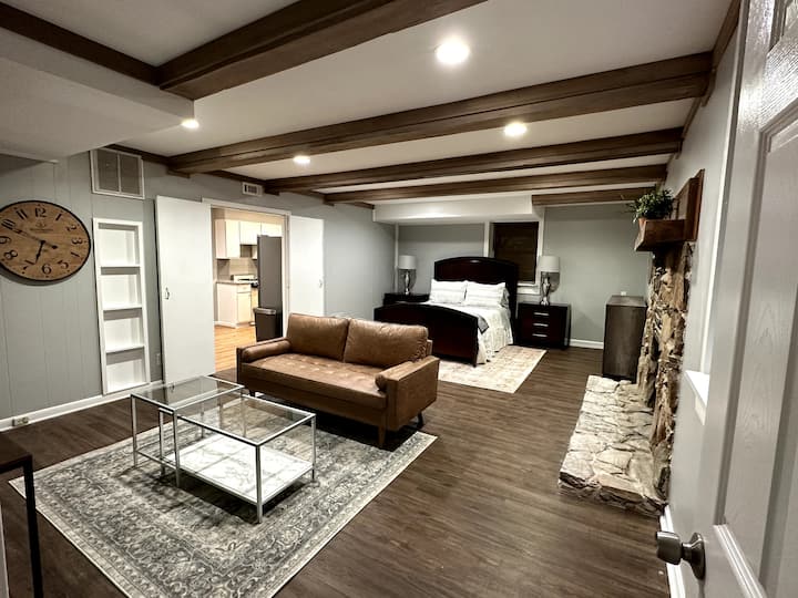 Bright And Charming Basement Suite - Roswell, GA