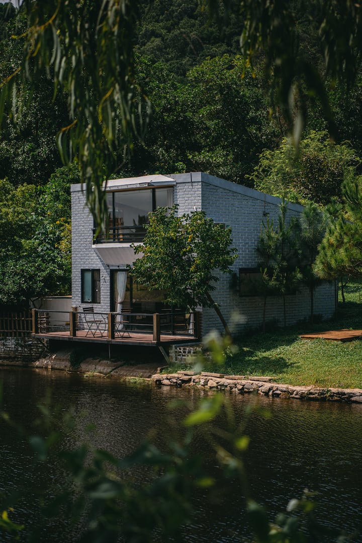 Lakeside House - Sóc Sơn