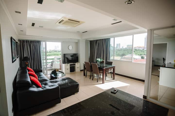 Suite Beachfront Jomtien Condotel - Pattaya