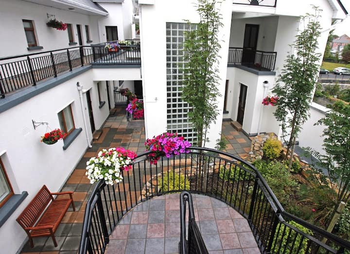 Donegan Court Aparthotel - Galway
