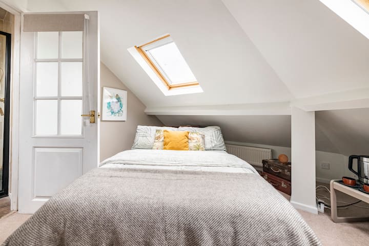 Jurassic Boho Loft | Walk To Beach & Harbour - Weymouth