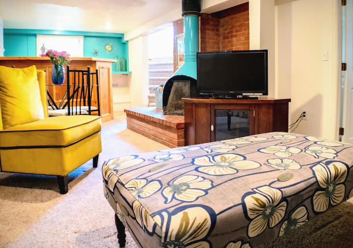 Charming University Of Denver Cottage Apartment - Denver, CO