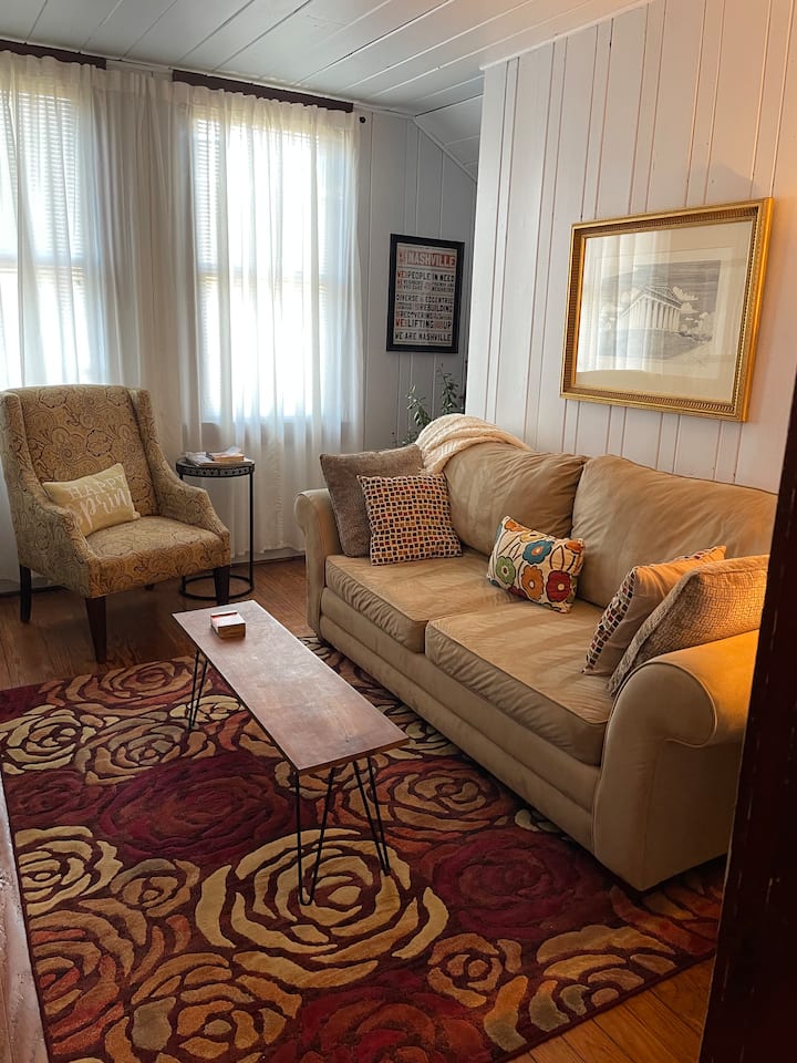 2 Br Upstairs Apt Near Vandy/belmont/music Row - 내슈빌