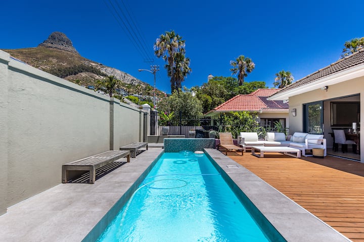 Double Storey Modern 5 Bedrooms House In Fresnaye - Camps Bay