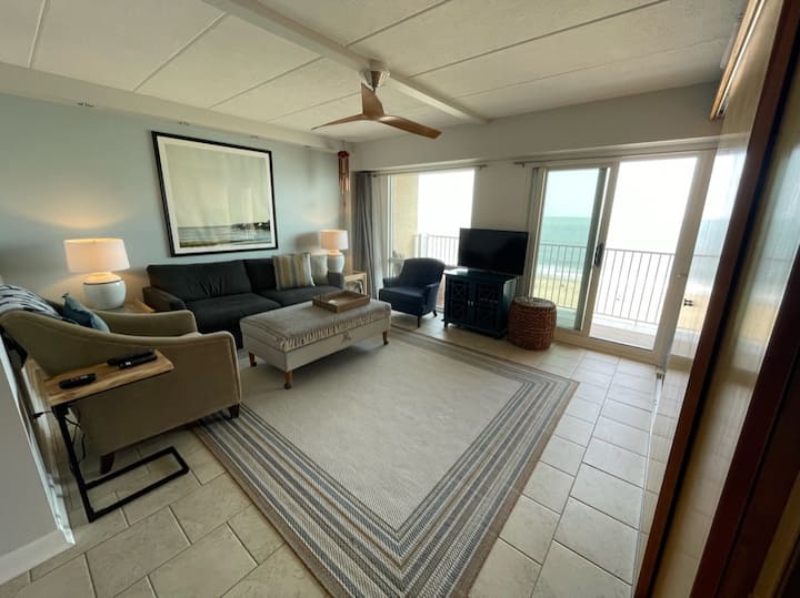 Oceanfront Studio Right On Rehoboth Boardwalk! - Rehoboth Beach, DE