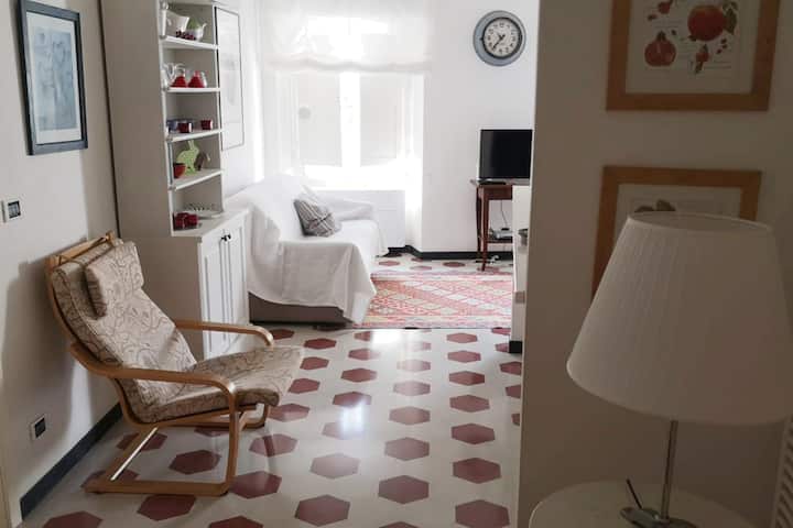 Casa Viola, Nel Cuore Del Centro Storico - Finale Ligure