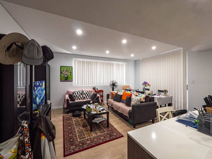 Stylish, Own Bathroom, Parking, Work-friendly - Burwood