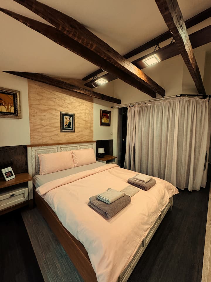 Central Boutique Double Bedroom 2 - Plovdiv
