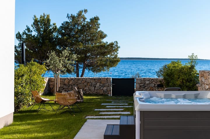 Luxury Apartment Oasis With Hot Tub - Karlobag