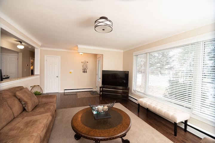 Vineland Retreat: Games Room, Sauna, Wineries - Beamsville