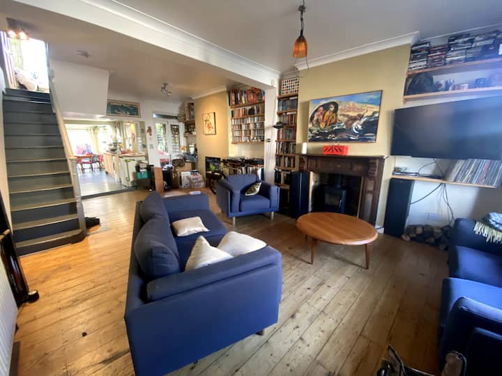Stylish / Eclectic / 2 Bed Getaway - Zone 2 + Park - Woolwich