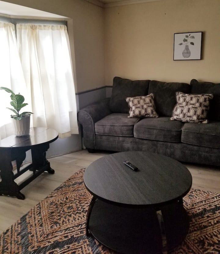 Comfortable 2-bedroom Suite With Free Parking. - Newark, NJ