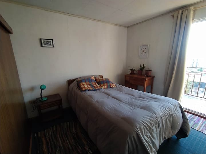 Habitación En Casa Familiar En Cerro Barón. - Valparaíso