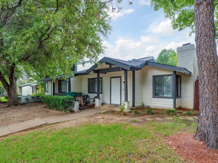 1 Story Duplex, 2 Bedroom/2 Bath (3 Beds) - Lewisville, TX