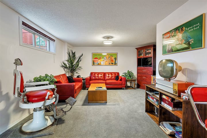 1950's Soda Shop Suite - Calgary